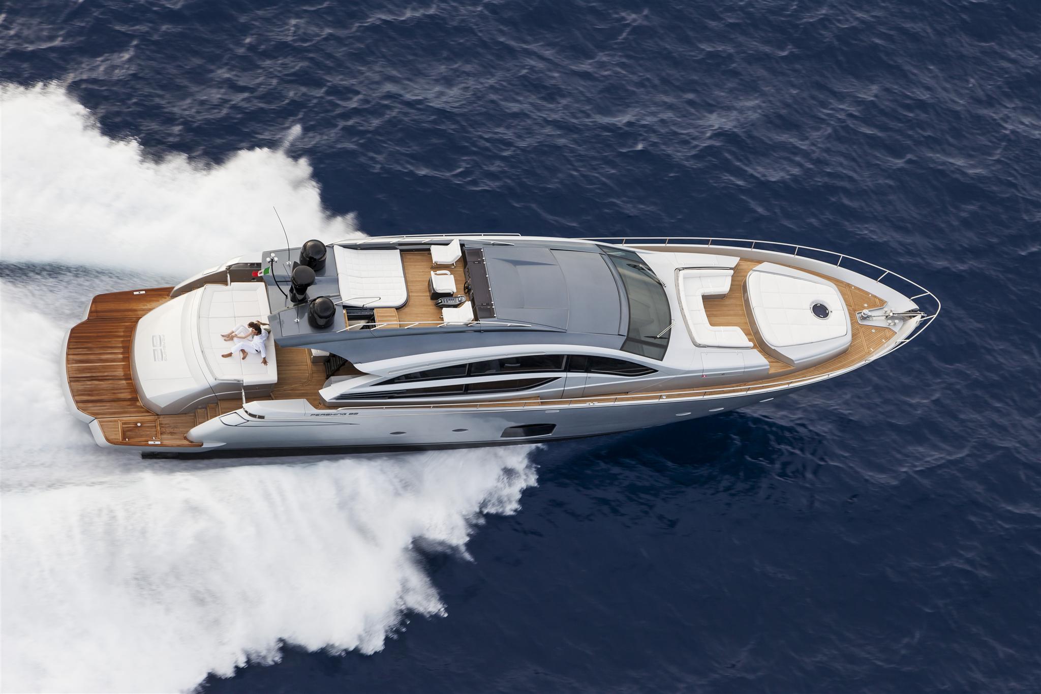 Pershing_82_running_top_view – Ita Yachts Canada
