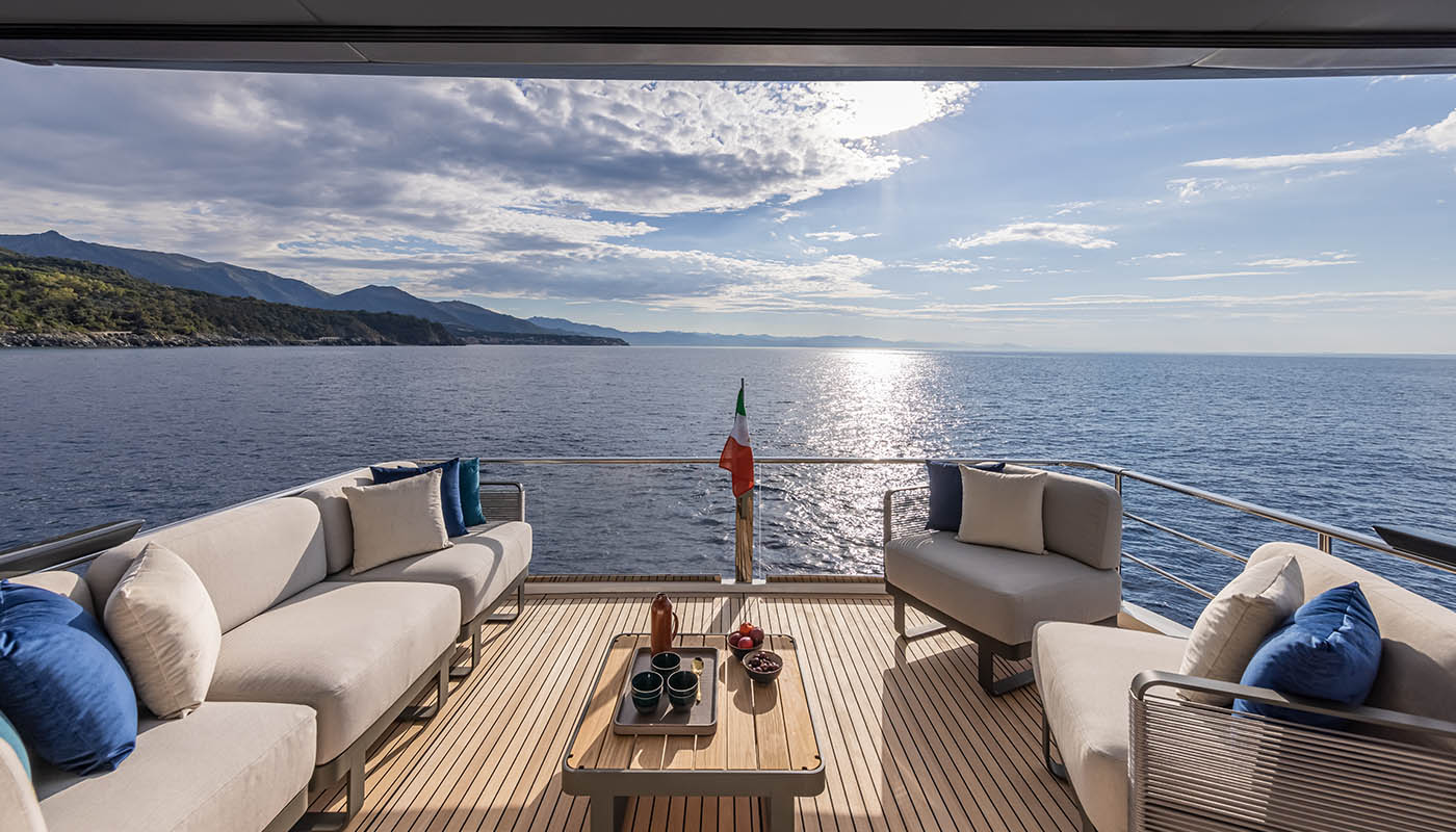 New ABSOLUTE YACHTS 60 FLYBRIDGE – Ita Yachts Canada