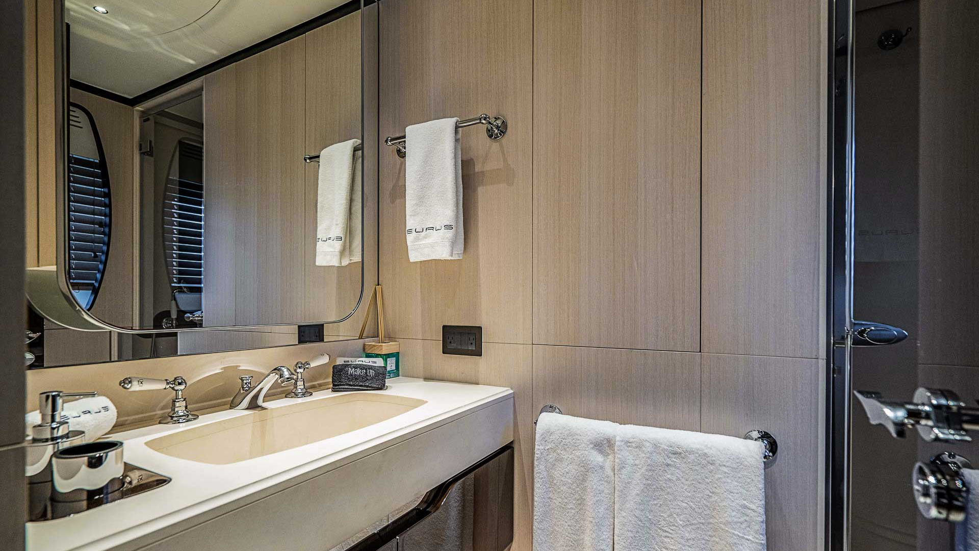 20-Bella-Vita-Guest-Head – Ita Yachts Canada