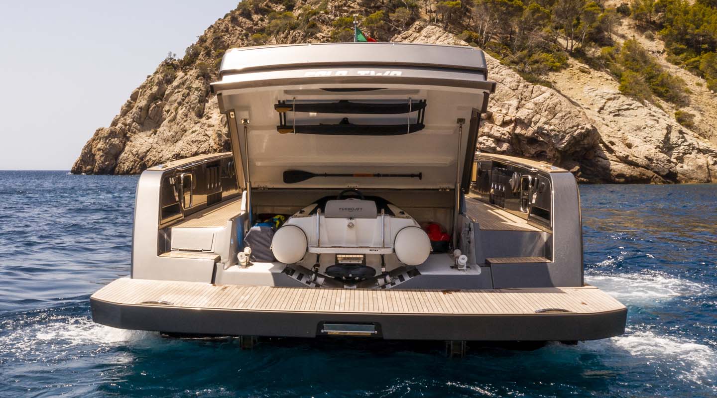 Pardo 50 TenderGarage – Ita Yachts Canada